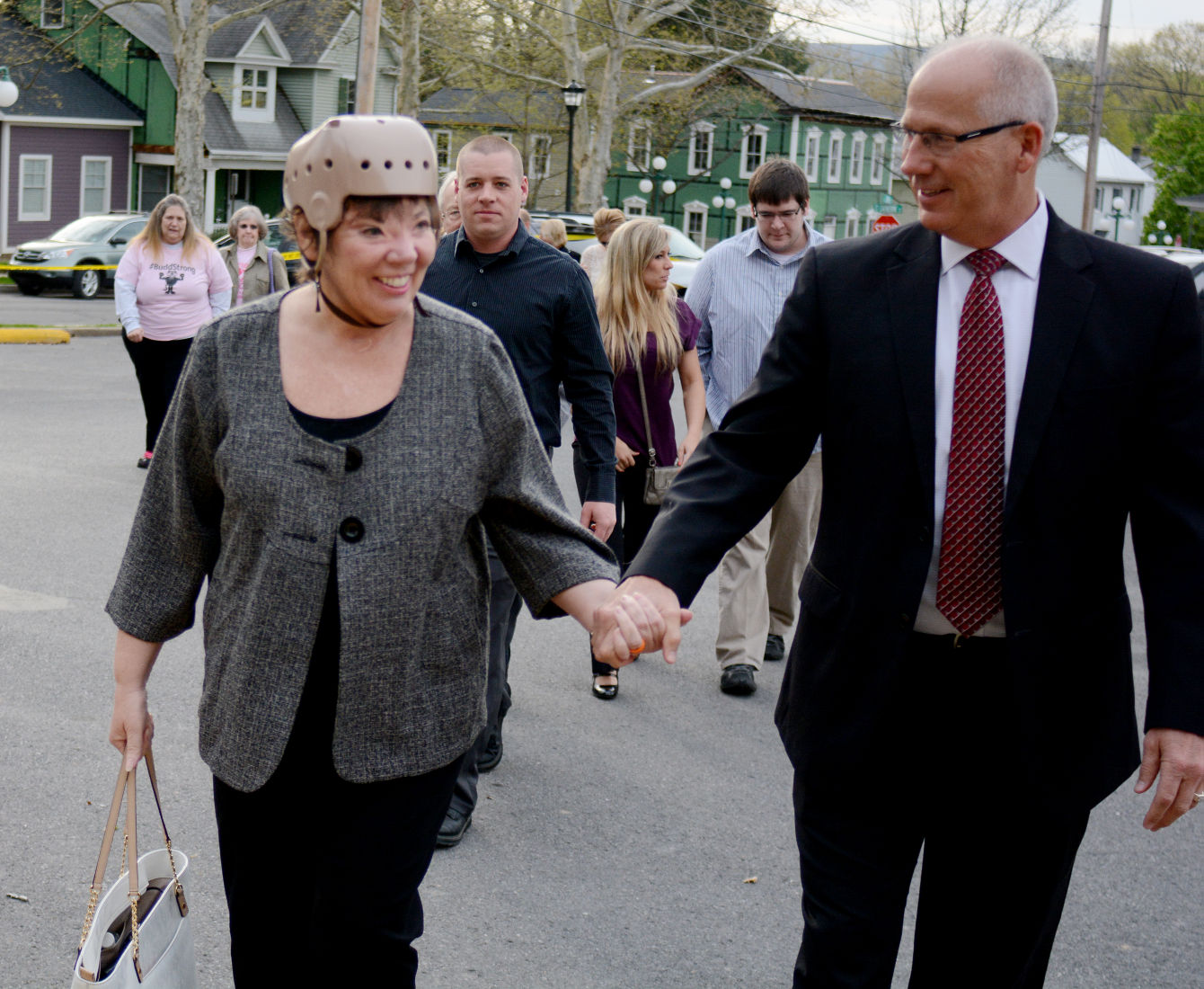 Sharon and Randy Budd enter courthouse | Americus Times-Recorder