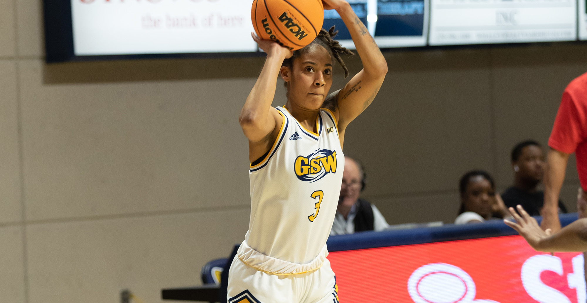 Lady Hurricanes keep streak alive with thrilling win over Augusta ...